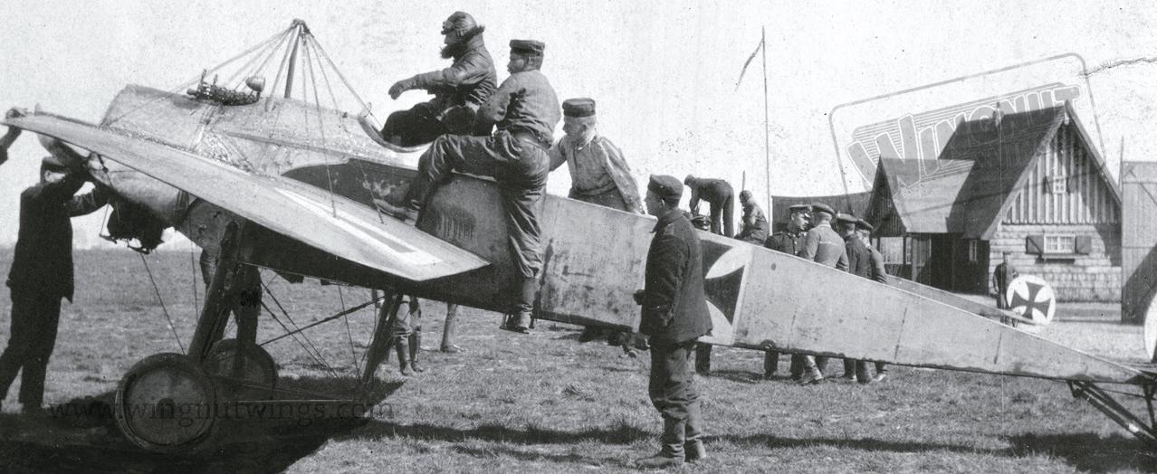 Airplanes in the skies + FAF history: Fokker E.IV
