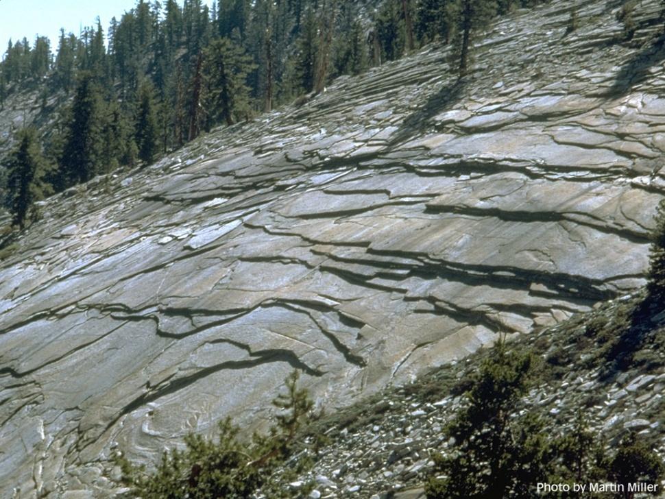 Notification: Struktur dan Tekstur Batuan Beku