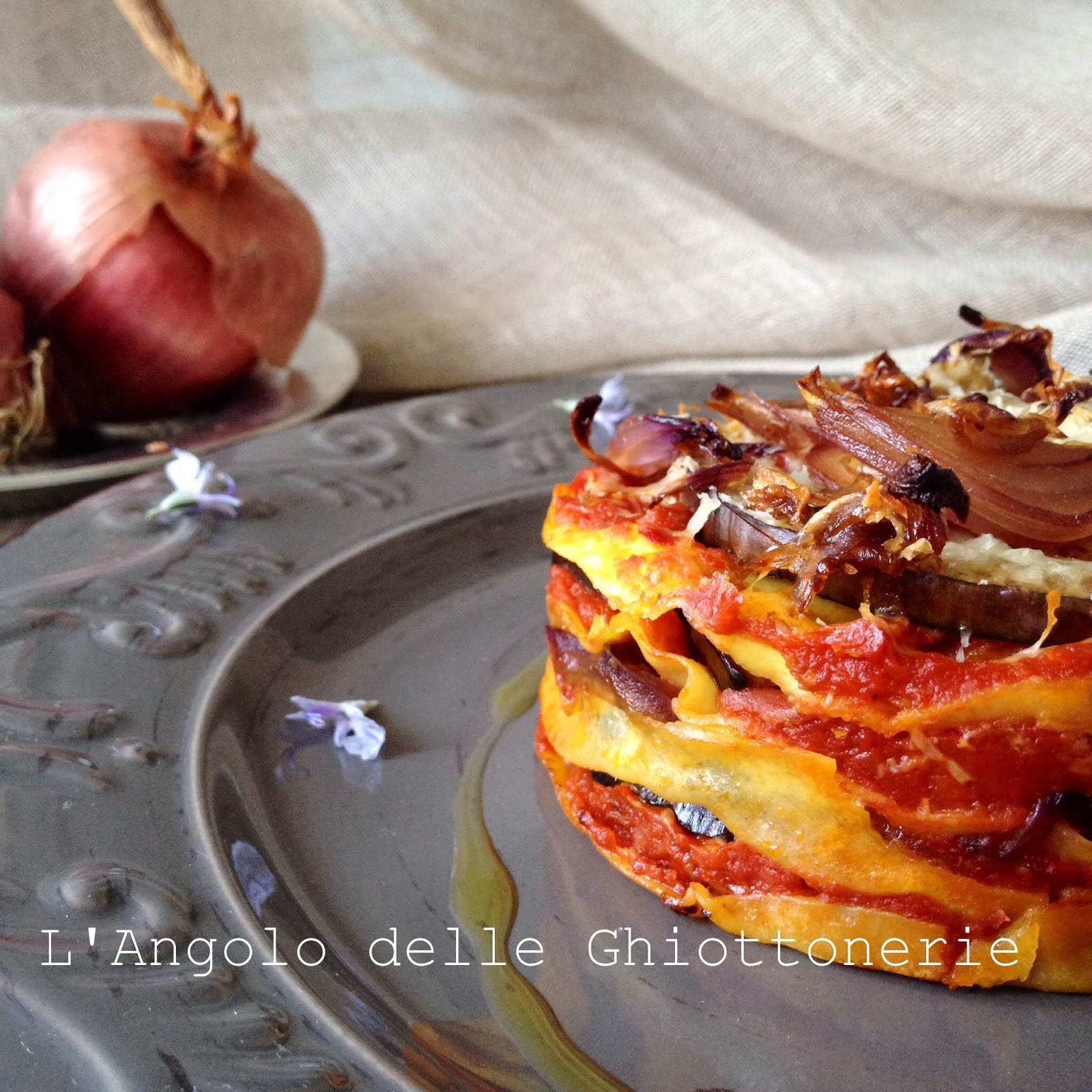 Lasagne alla calabrese con 'nduja, cipolla rossa di Tropea, melanzana e ...