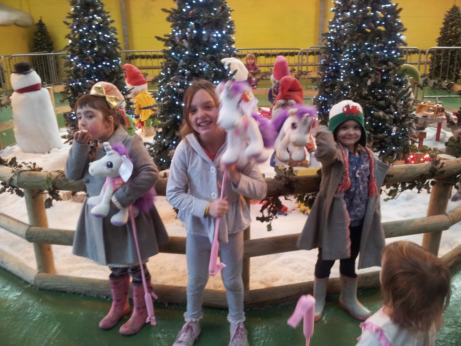 Izzy's Very Merry Christmassy 2nd Birthday at Folly Farm #CountryKids ...
