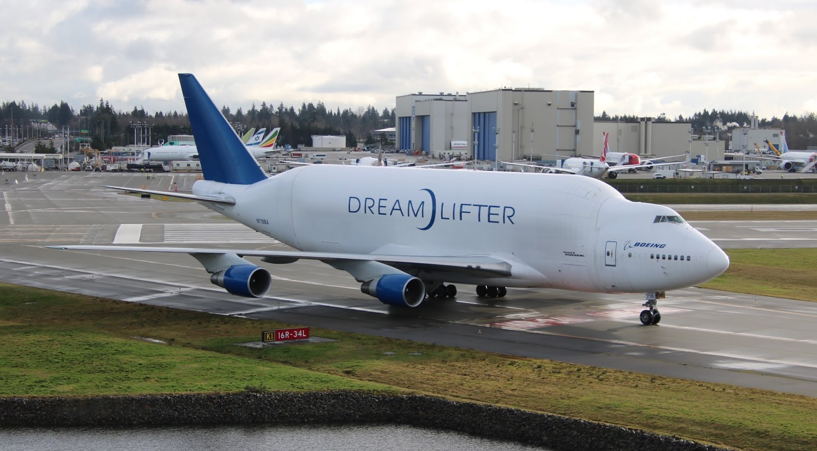 B M B Photography: The Boeing 747 Dreamlifter