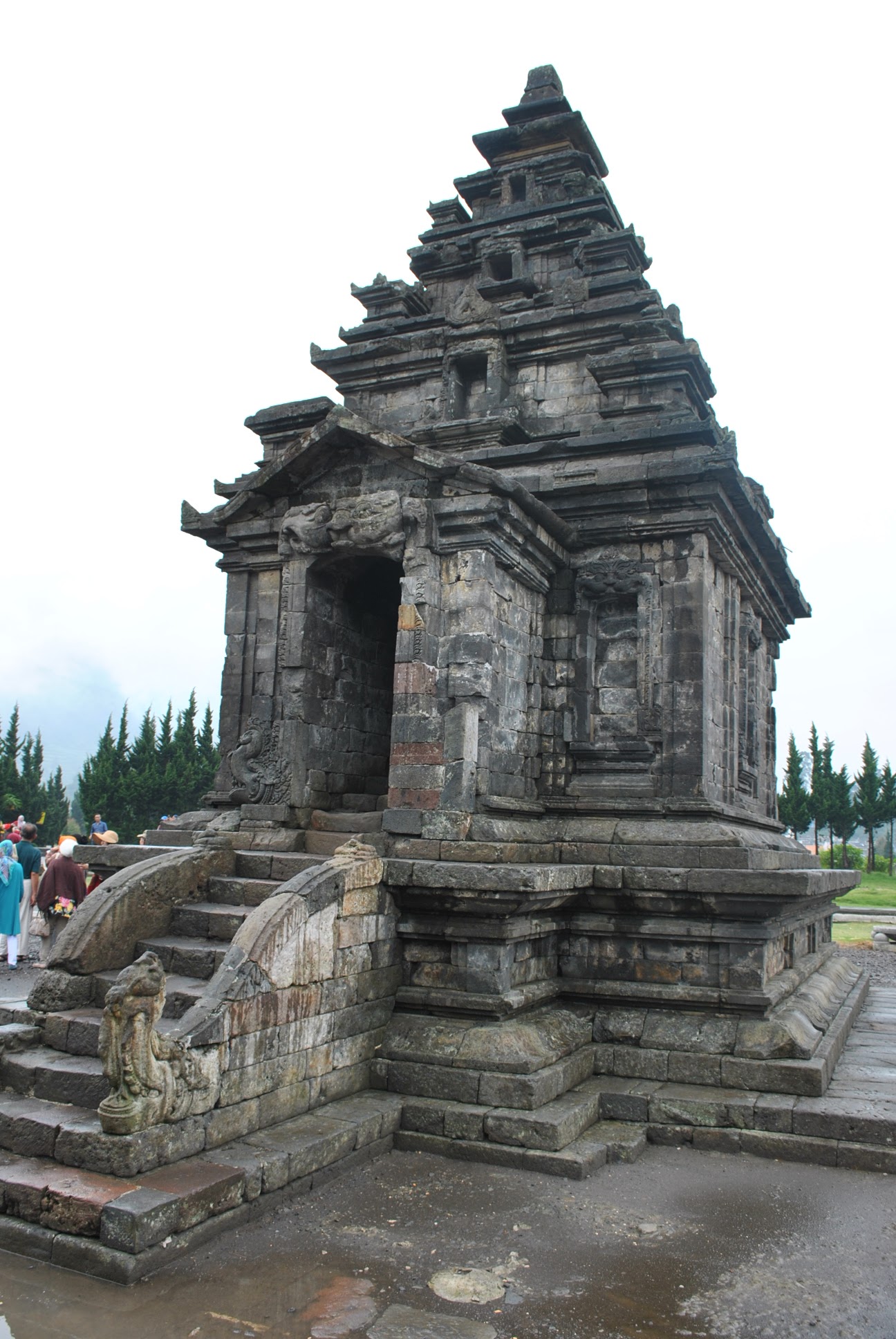 CANDI ARJUNA (Kompleks candi Dieng)