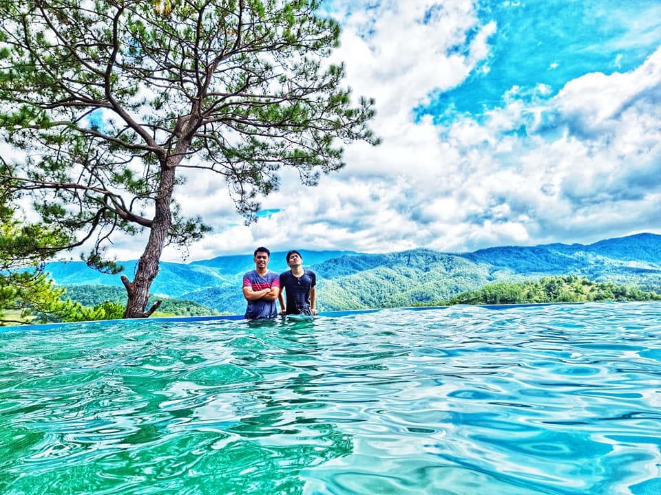 The stunning infinity pool in the middle of woods at Iyaman Farm in ...