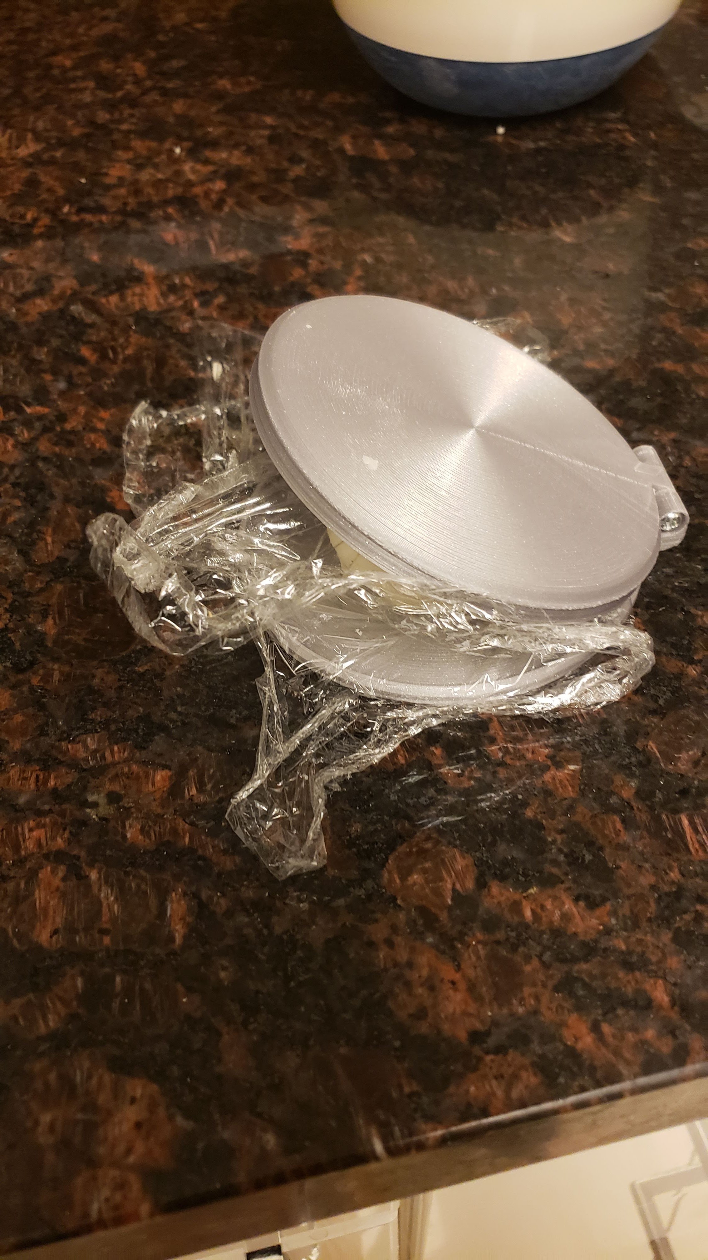 A CNC machine in my garage: A plastic mold to make Arepas