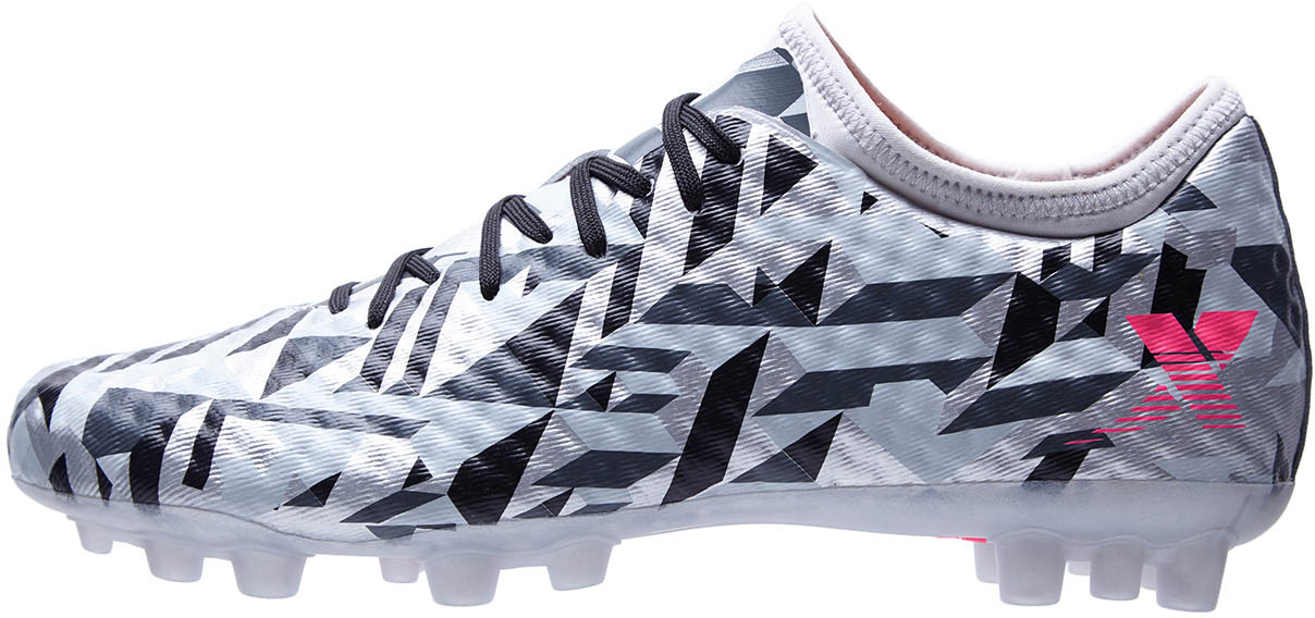 Just a Copy? Introducing the First High-End Football Boot of Chinese ...