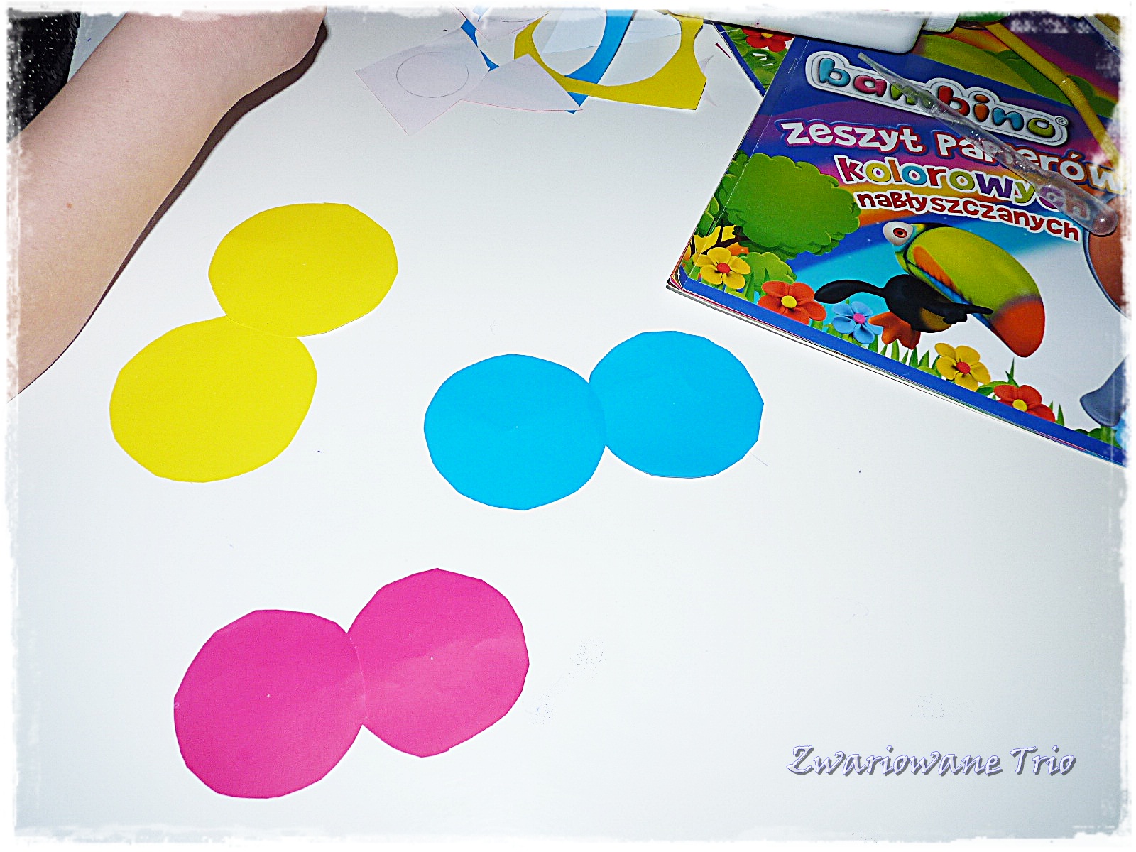 Zwariowane Trio: Parasolki w deszczu... Zwariowane Trio: Parasolki w deszczu...