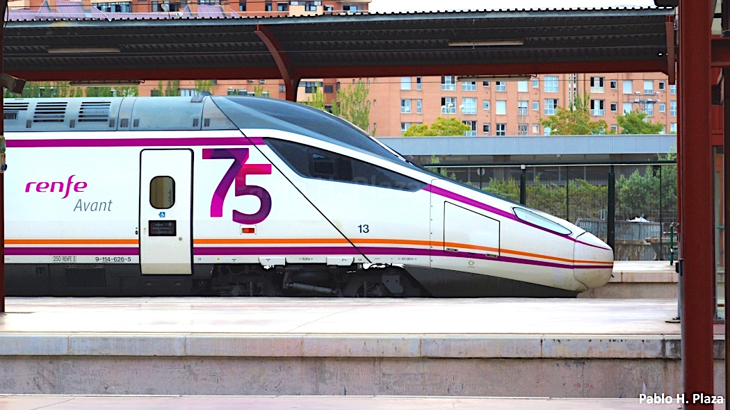 LAS TRACCIONES TÉRMICA Y ELÉCTRICA EN RENFE (CIV) "PENDOLINOS" SIN ...