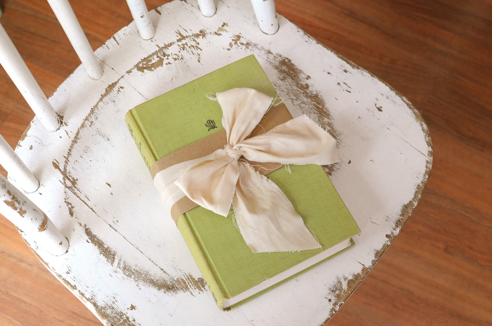 "accessorize your life!": Vintage Gift Wrap