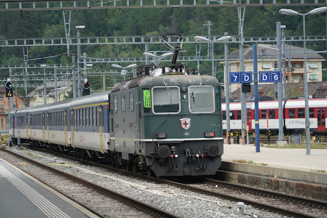 Considérations ferroviaires: Re 4/4 II 11161 en livrée verte assurant ...