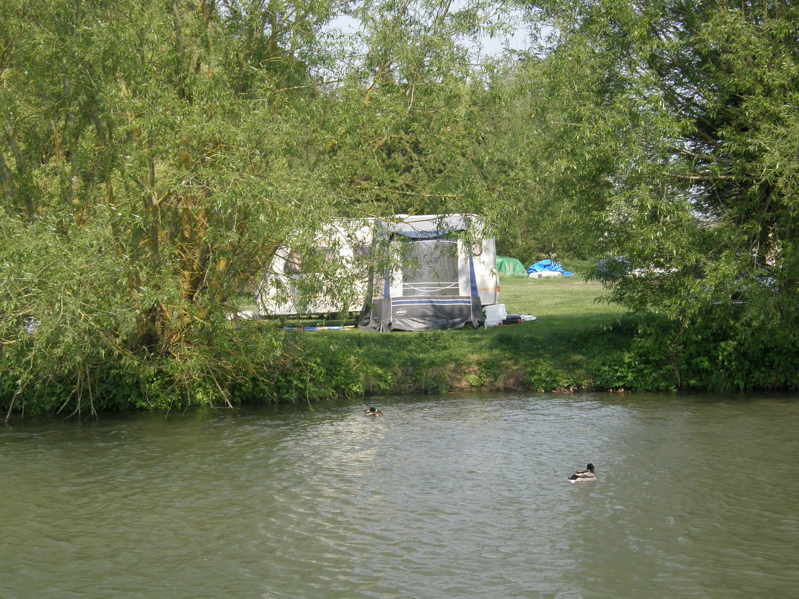 The 500 Go Caravanning: Radcot Bridge - aka Orc Island