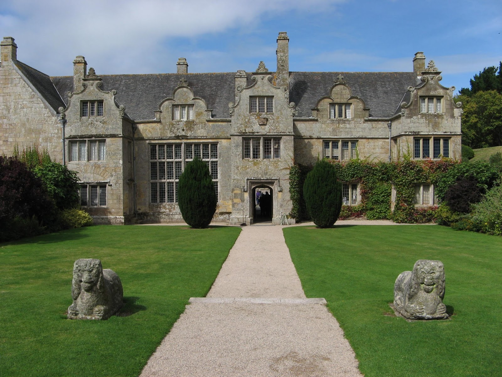 Landed families of Britain and Ireland: (194) Arundell of Trerice ...