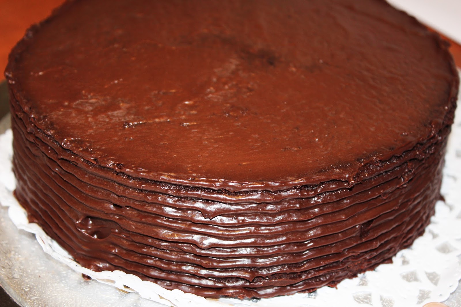 CÓMO DECORAR UN PASTEL DE CUMPLEAÑOS CON UNA PISTOLA DE MODELAJE PARA ...