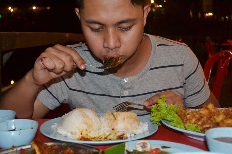 AKU JALAN AKU MAKAN: RESTORAN TASIK IDAMAN
