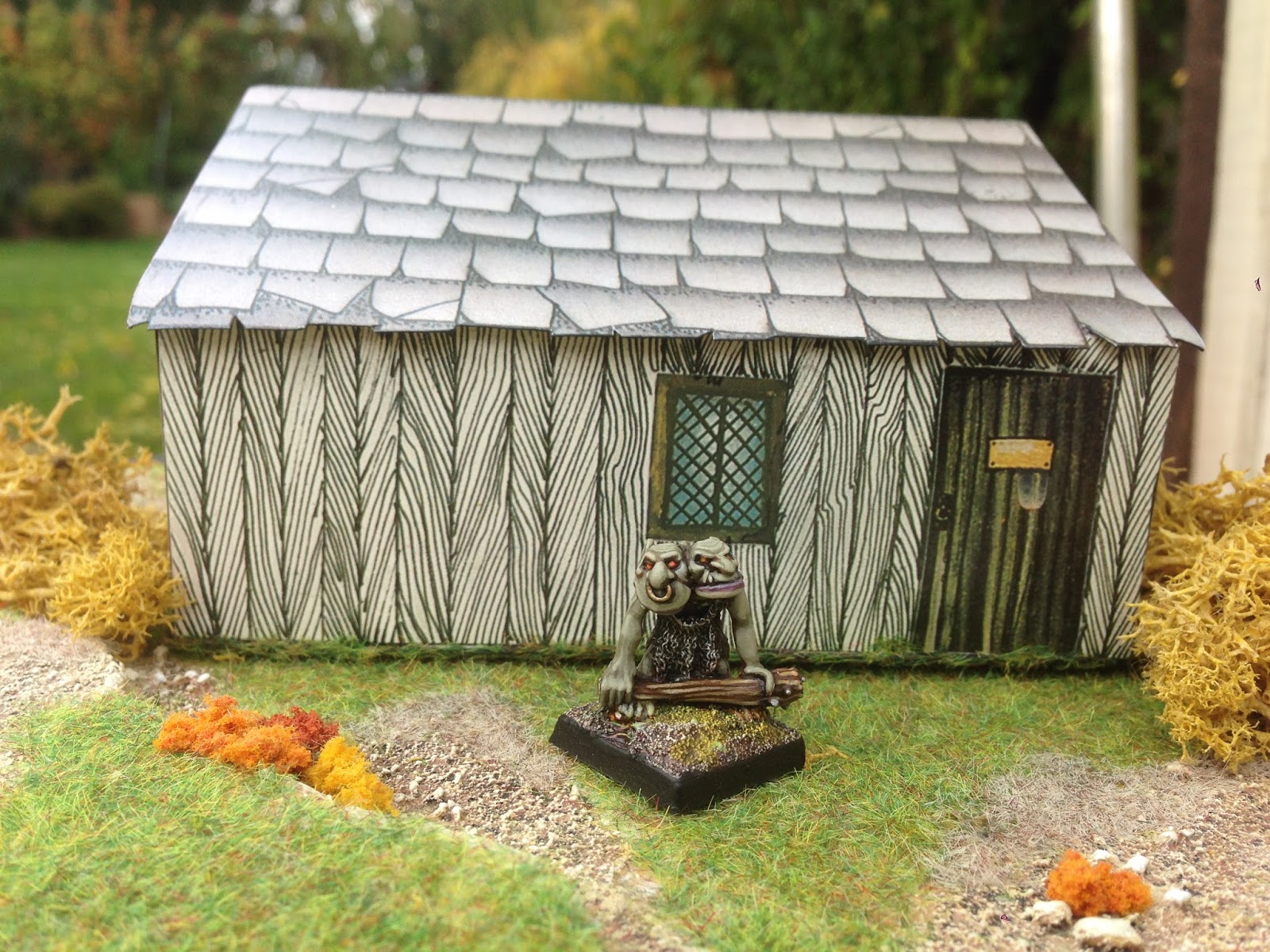 Realm of Chaos 80s: How many Citadel miniatures appeared on the front ...