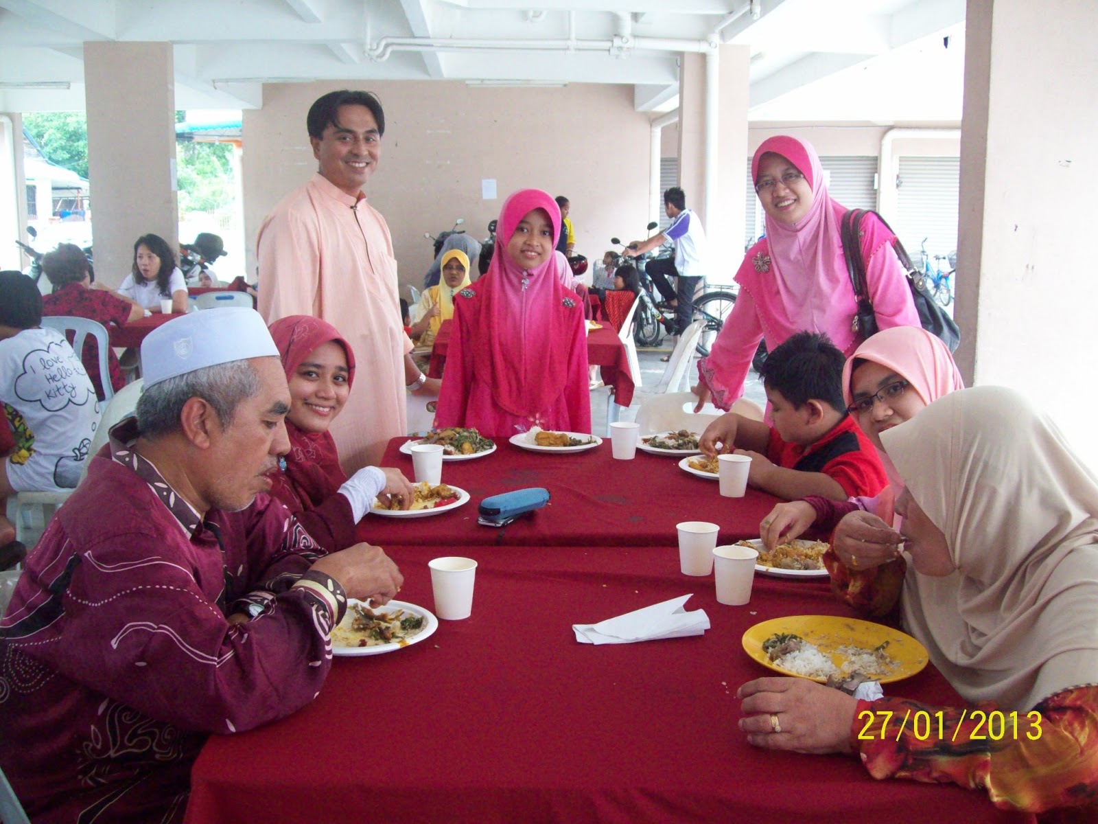 KECERIAANMU KEBAHAGIAANKU: Sepupu lelaki pertama kawin...