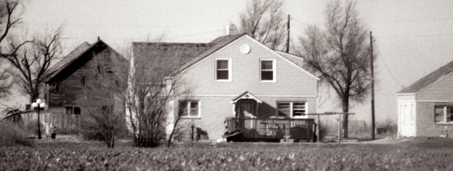 Seeks Ghosts: Murders at the "In Cold Blood" House