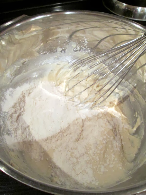 smilingrid: Batman bread? (A.K.A easy peasy gotham-protecting Naan!)