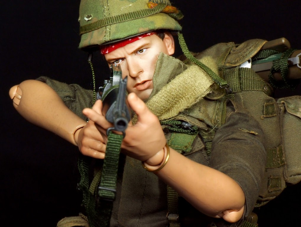 Small Characters: Hot toys. Chris Taylor. Platoon (review)