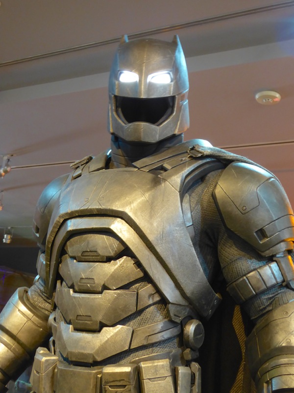 Hollywood Movie Costumes and Props: Armoured Mech Batsuit from Batman v ...