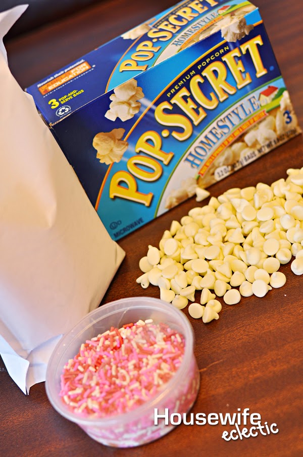 White Chocolate Valentine's Day Popcorn - Housewife Eclectic