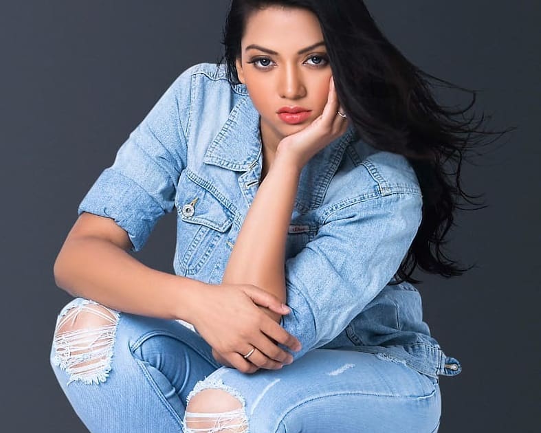 Raksha Gupta Movies Wikipedia, Song, Age, Affairs And Online Videos ...