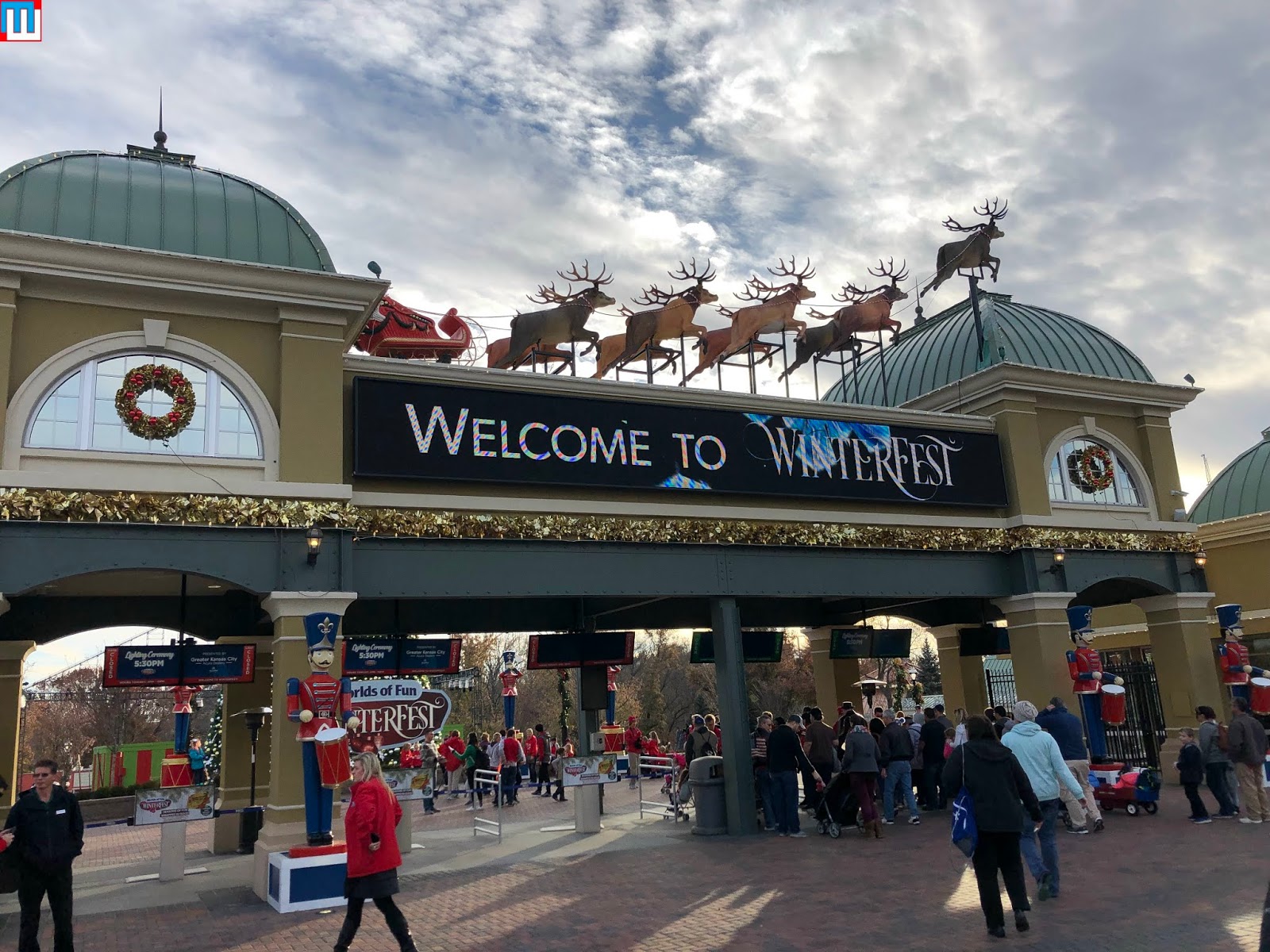 MidwestInfoGuide: Winterfest Decorations (WOF)