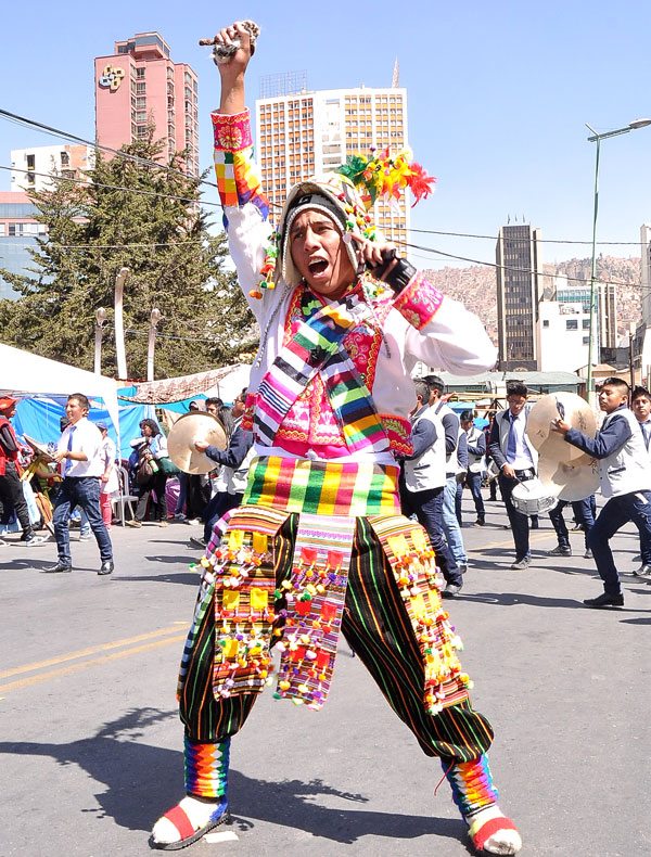 DANZAS Y TRADICIONES DE BOLIVIA: TINKU