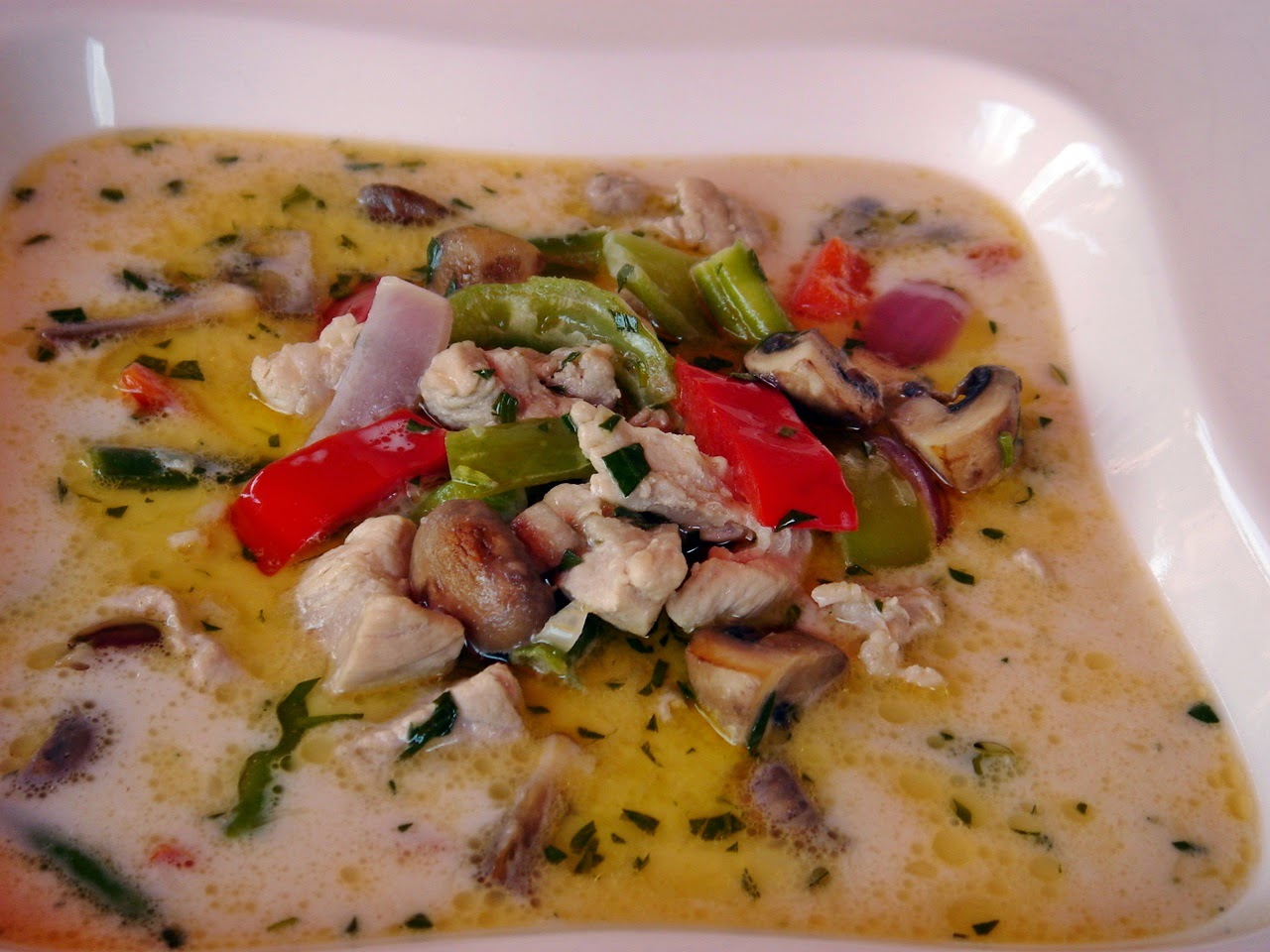 Nem vagyok mesterszakács: Tárkonyos- kókusztejes sertés raguleves ...