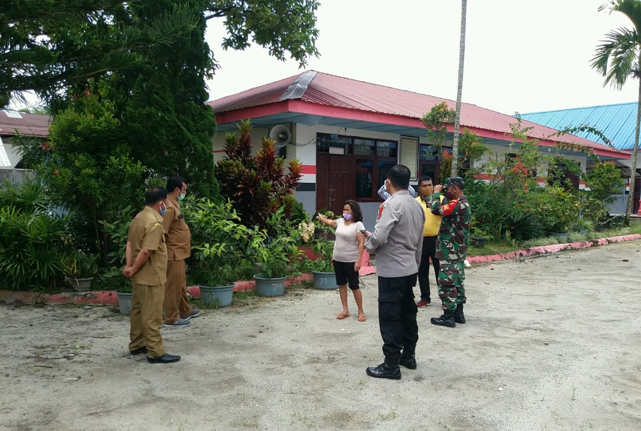 Sinergitas Babinsa dan Bhabinkamtibmas Berikan Himbauan Tentang Covid ... Sinergitas Babinsa dan Bhabinkamtibmas Berikan Himbauan Tentang Covid ...