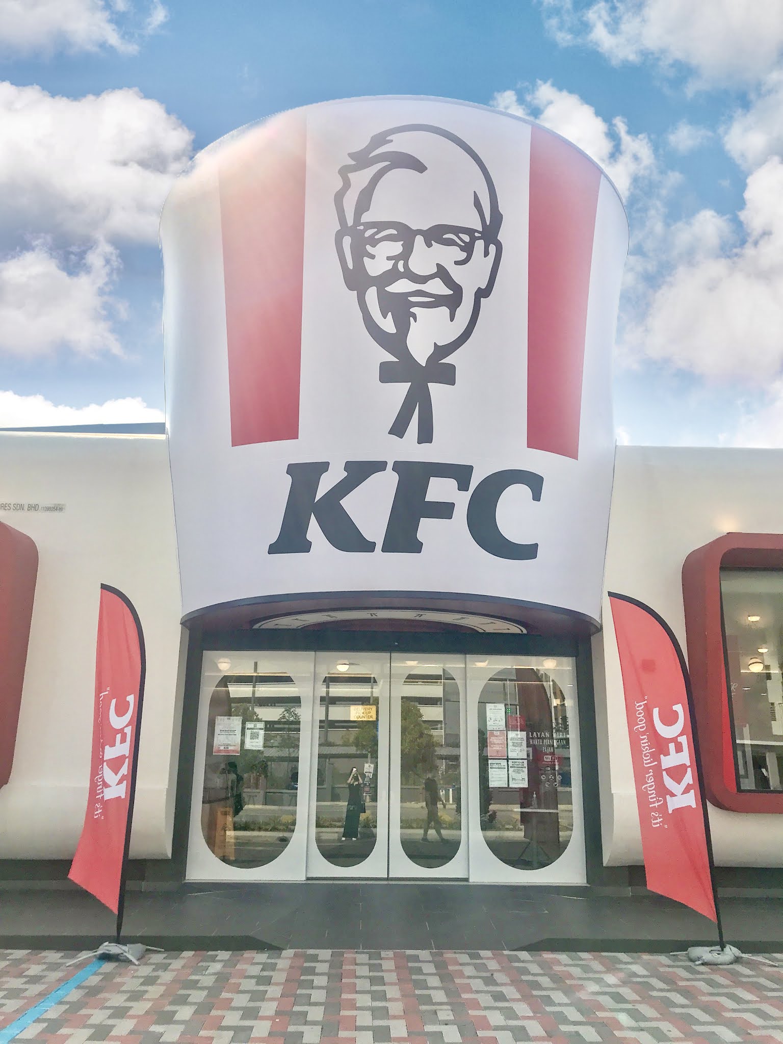 The first retro KFC outlet in Malaysia : KFC Bukit Raja Klang