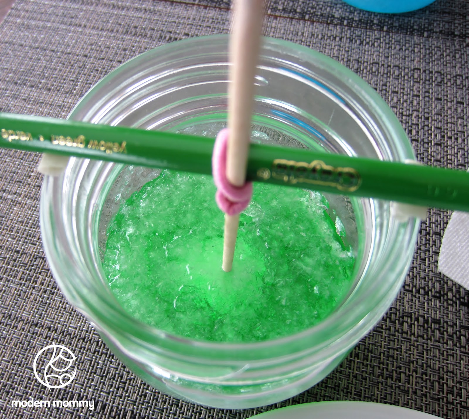 Modern Mommy: Make It Monday: Grow Your Own Rock Candy