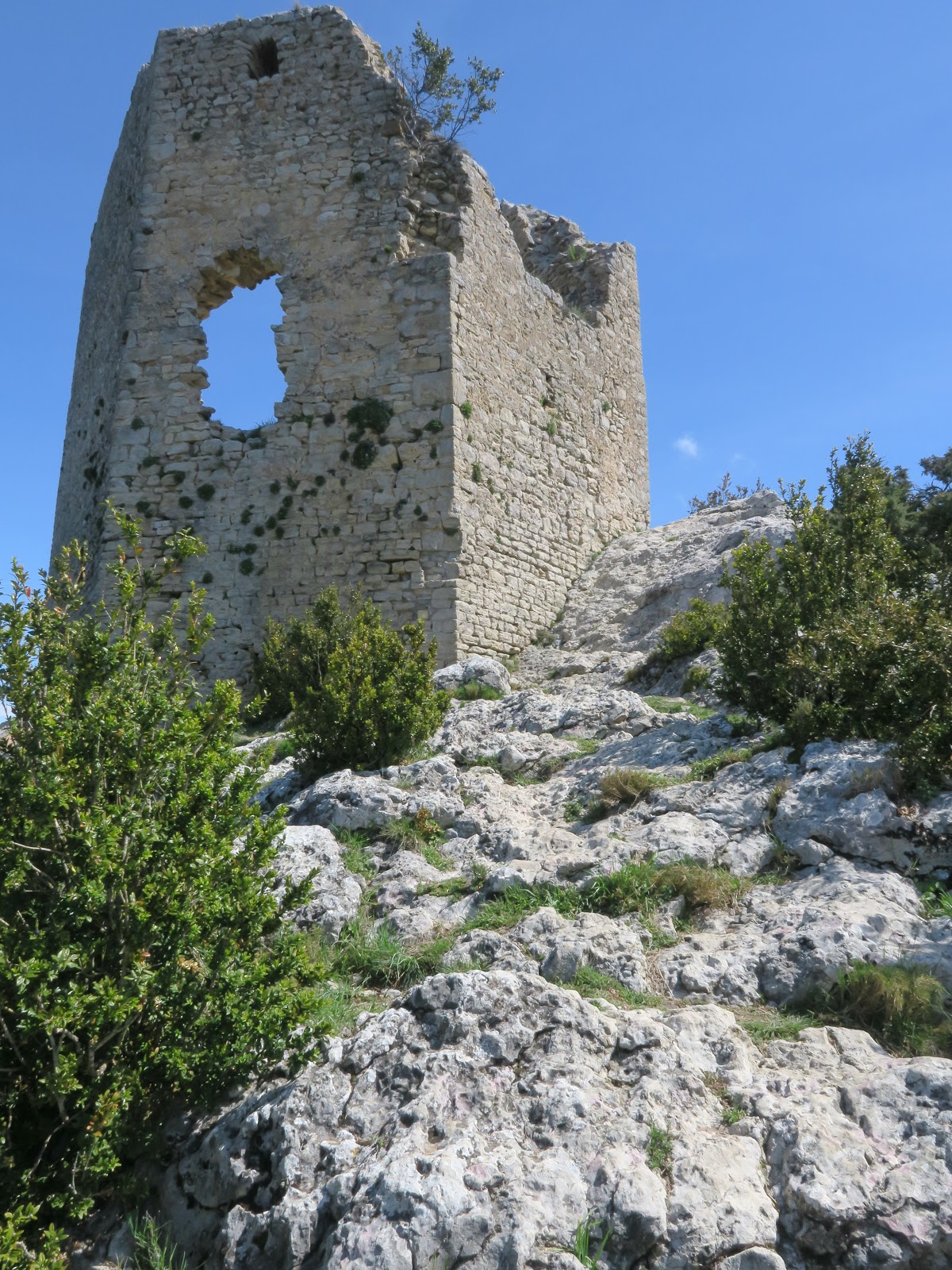 Ruta al Castillo de Samitier, mirador del Sobrarbe – Con botas y mochila