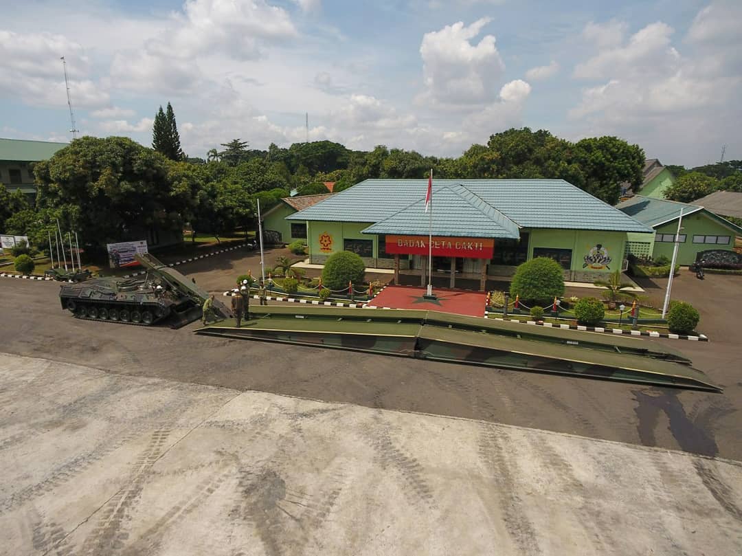 DEFENSE STUDIES: Pemeliharan Ranpur Beaver AVLB Yonkav 1