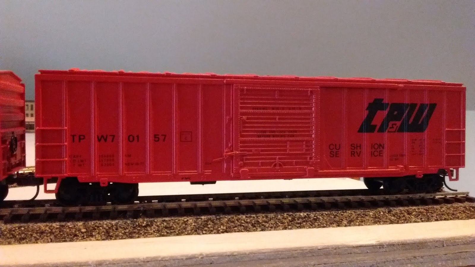 trains, photos, & words: TP&W Modern Boxcars