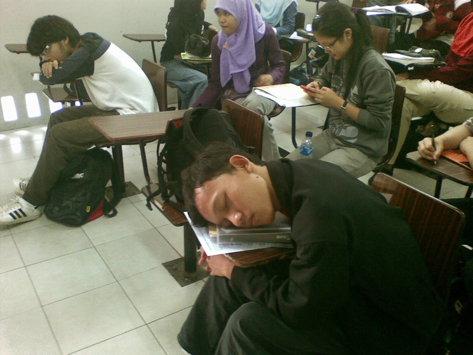 Alasan kenapa kita harus kuliah ~ Catatan Addinka Alasan kenapa kita harus kuliah ~ Catatan Addinka