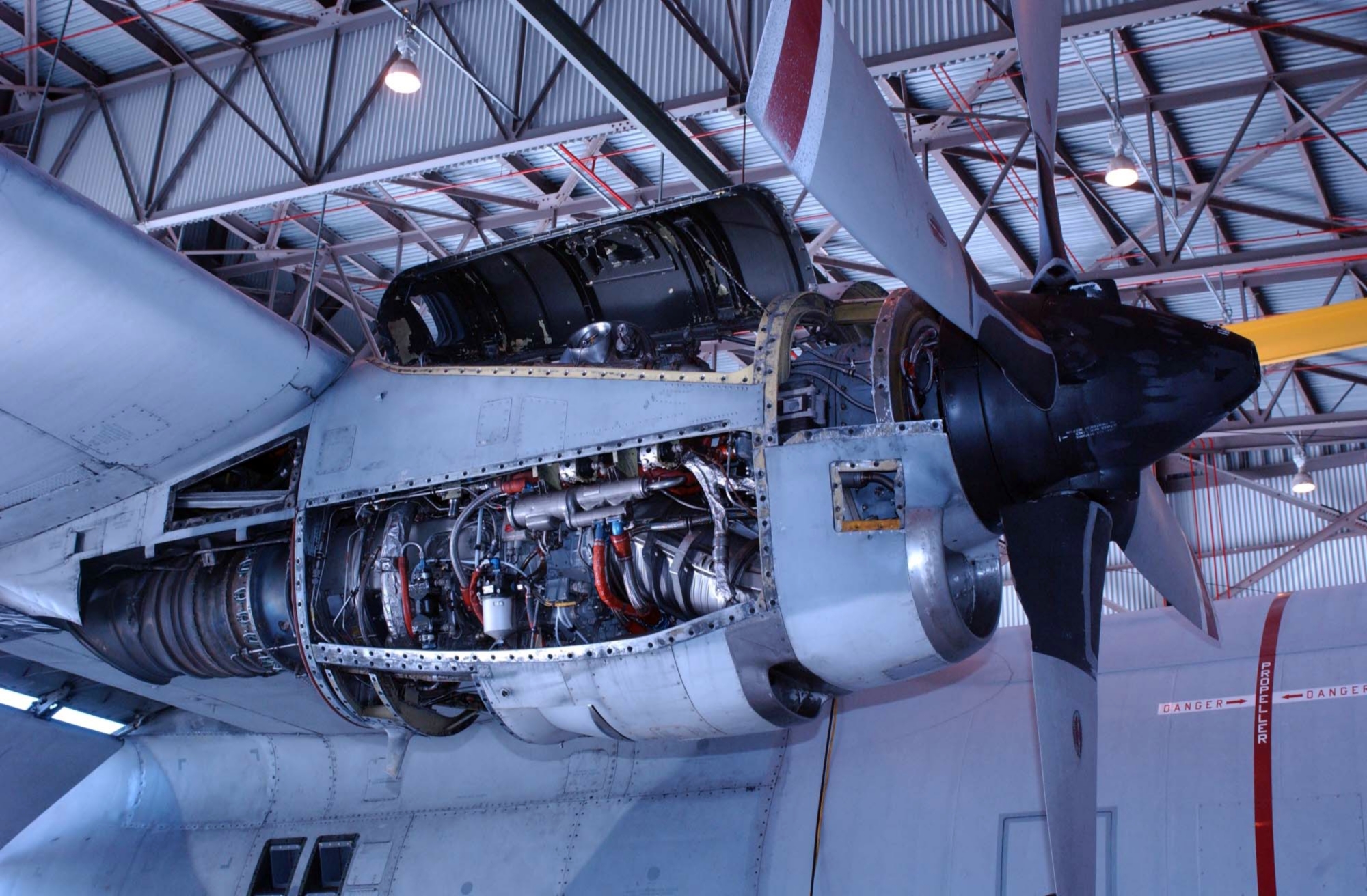 DEFENSE STUDIES: PT NTP Peroleh Sertifikasi Perbaikan Engine T-56 ...