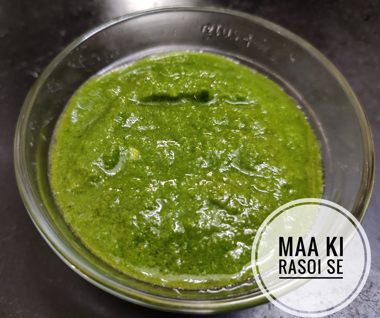 Green Coriander Chutney / Dhaniya ki Hari Chutney