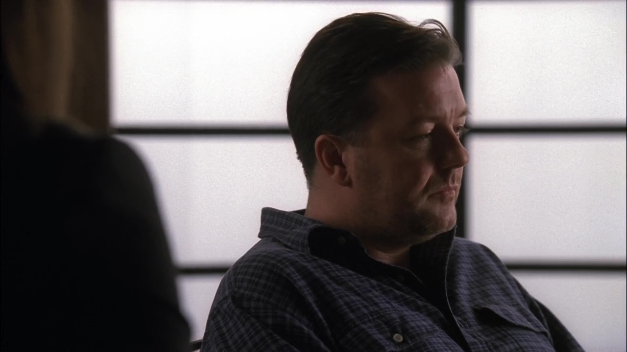 ausCAPS: Ricky Gervais shirtless in Alias 3-15 "Facade"