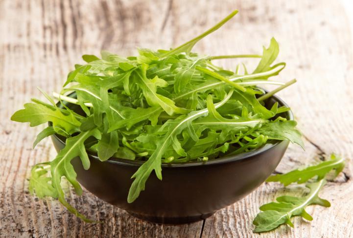 5 beneficios de comer más arúgula