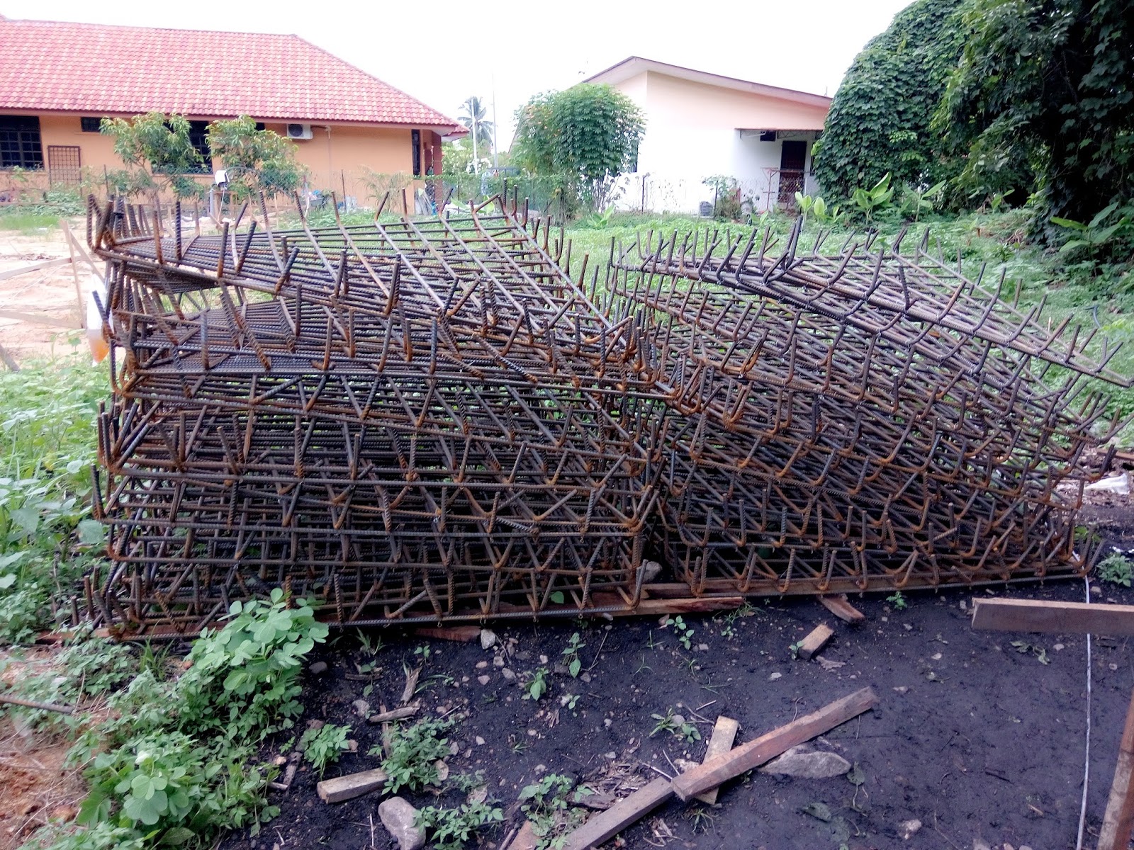 BINA BANGLO IDAMAN: 7. PROSES KERJA-KERJA BESI DAN KOTAK BEAM