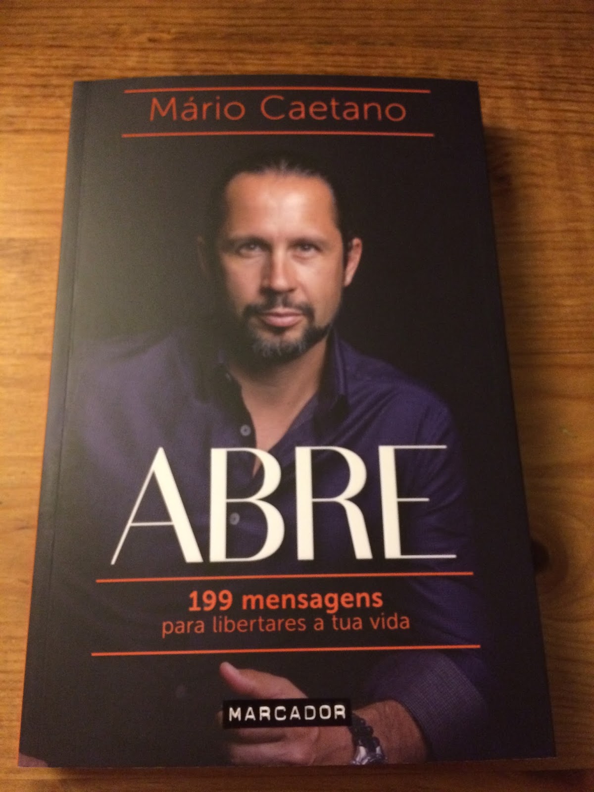 O Cantinho das Poupadinhas: Livro "Abre" de Mário Caetano