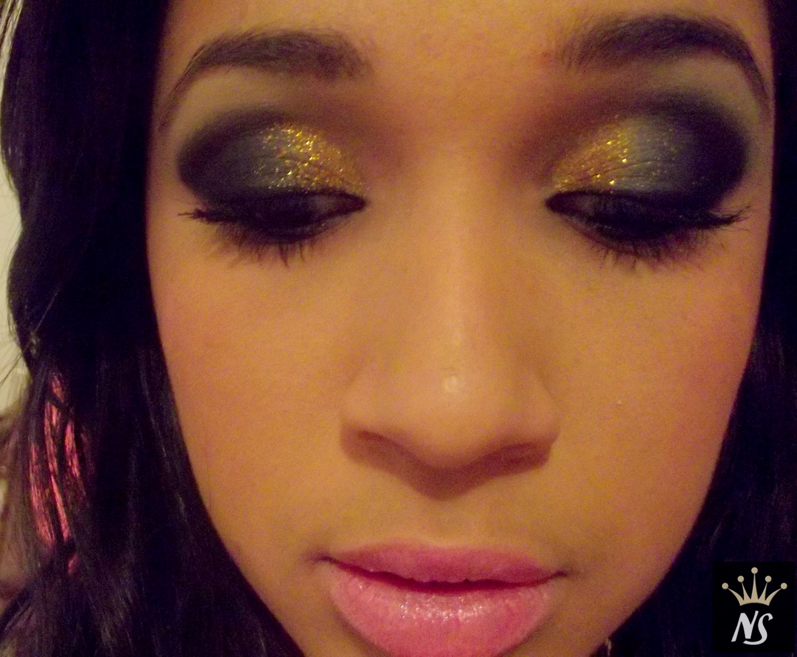 Nathália Santos: Make Azul com Dourado