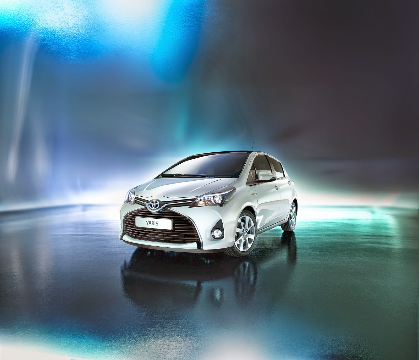 The new Toyota Yaris : Distinctive design meets new interior