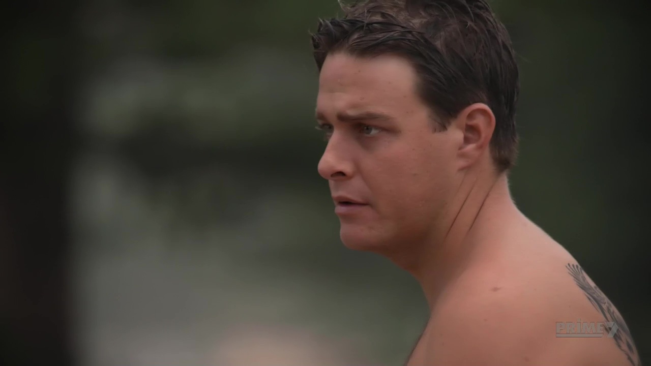 ausCAPS: Tim Franklin shirtless in Home And Away