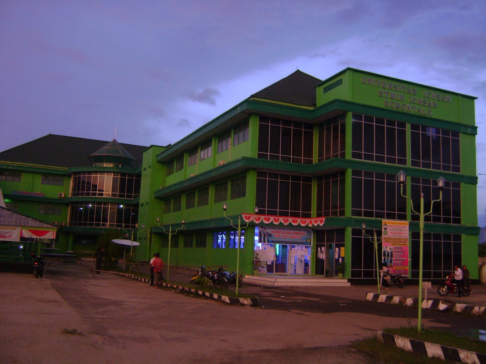 UNIVERSITAS ICHSAN GORONTALO ~ Blog-E Andhy Irawan