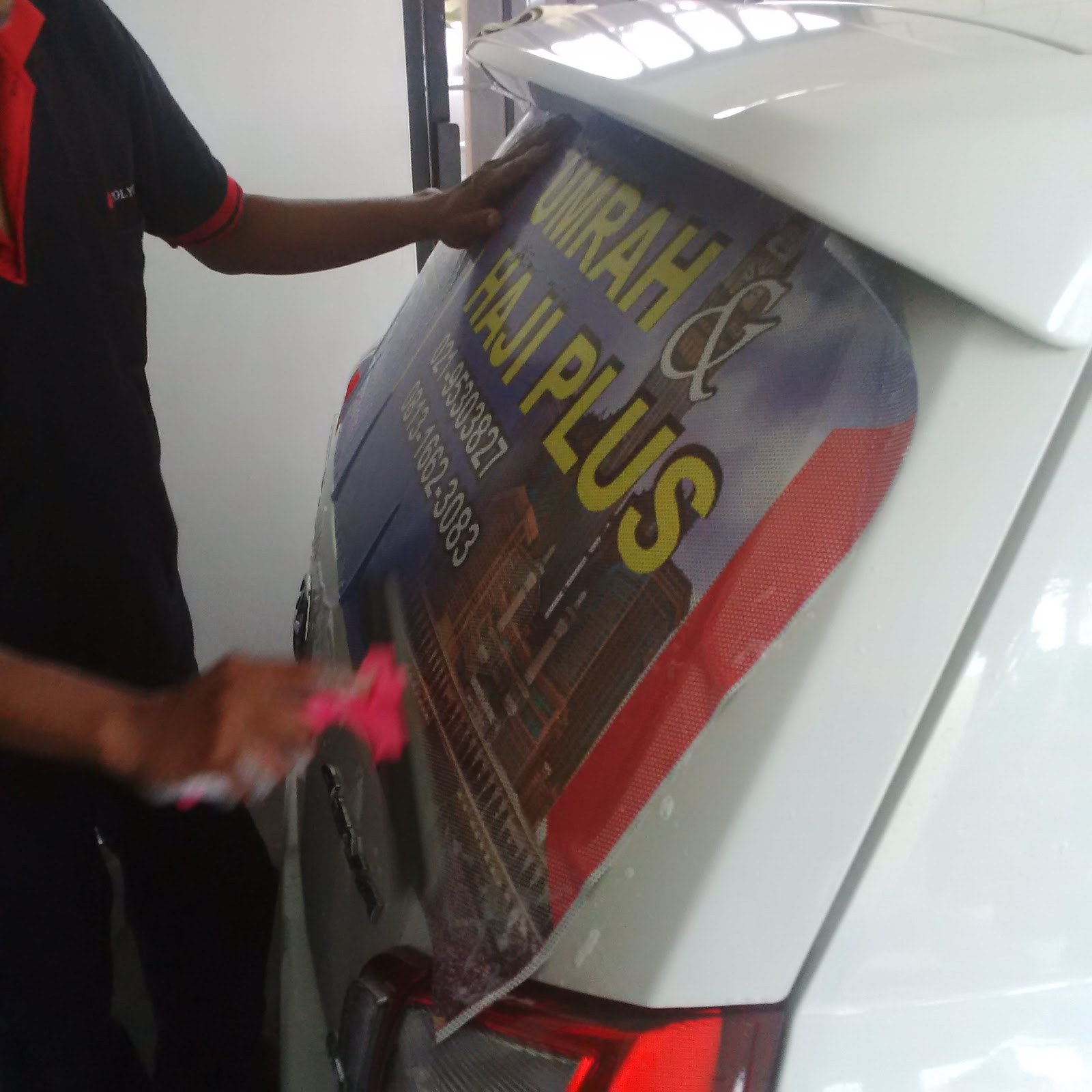 Design dan Cetak Sticker One Way Mobil TRAVEL ALARABIA - Jakarta Printing