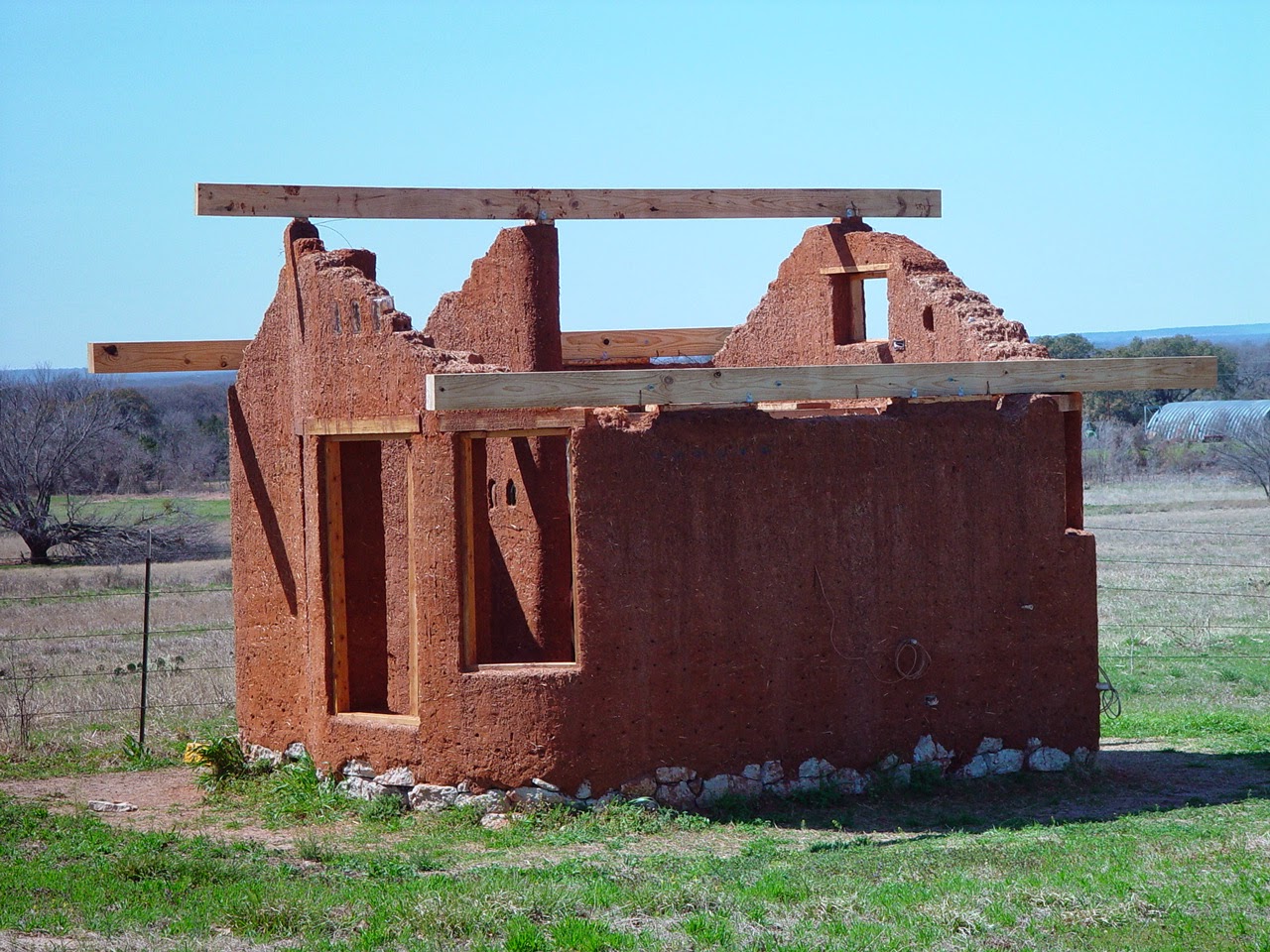 Tiny Cob Cottage: Roof Beams