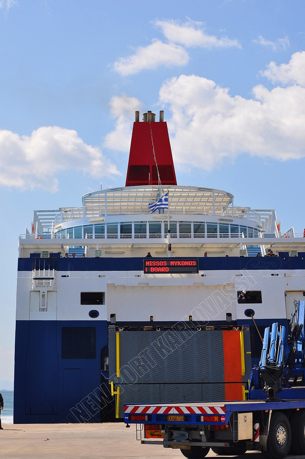New Port Karlovassi: Αφιξη ΝΗΣΟΣ ΜΥΚΟΝΟΣ στην πυλη Ε2 του Πειραια (Φωτο ...
