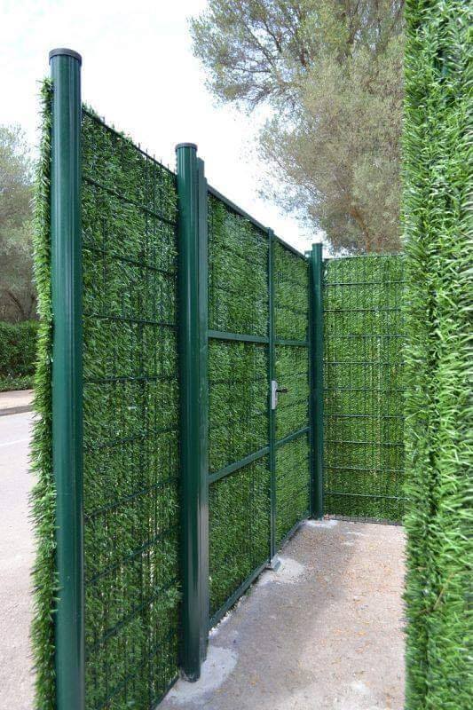 Amazing Artificial Green Grass Fence Walls Covering Hedge