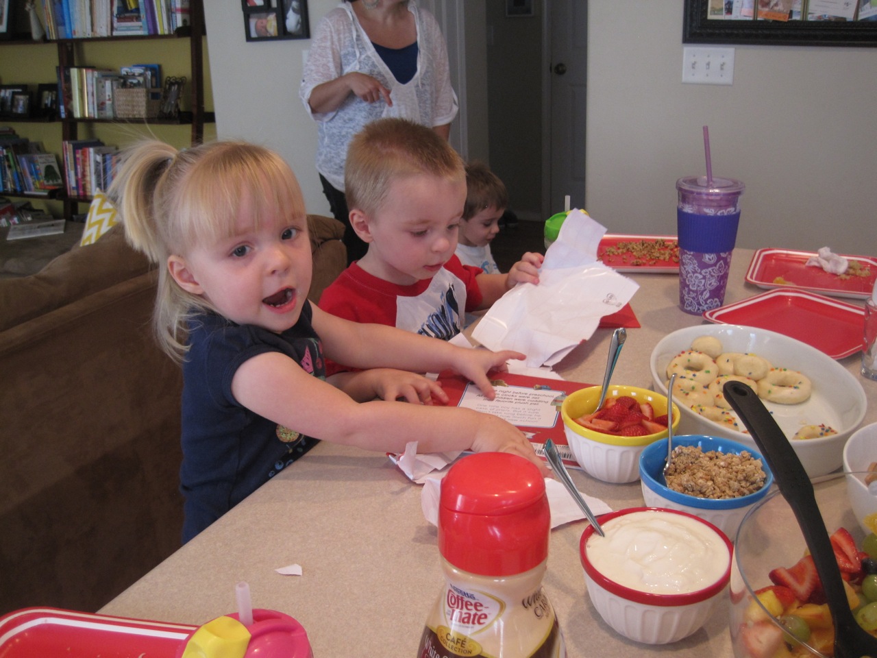 Mixin' Mom: DIY Preschool Craft and Breakfast Play Date